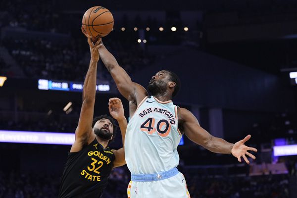 샌안토니오, 해리슨 반스 버저비터 앞세워 GSW에 고춧가루 투척! [MK현장] : ZUM 뉴스