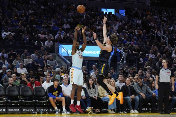 친정 GSW 상대로 버저비터 작렬한 해리슨 반스 “즐거운 추억이 많은 이곳에서 잘하니 기분 좋다” [현장인터뷰] : zum 뉴스