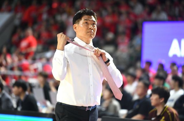 잠실서 2연승, 창원서 첫 우승 찬스! 조상현 LG 감독 “오늘까지만 즐기겠다” [KBL 파이널] : zum 뉴스