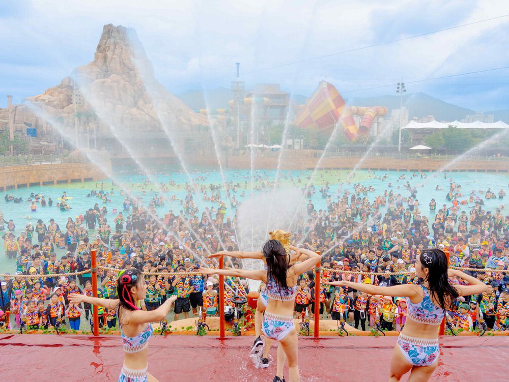 시원한 물폭탄과 함께 EDM 파티 … 박명수까지 뜬다 : zum 뉴스