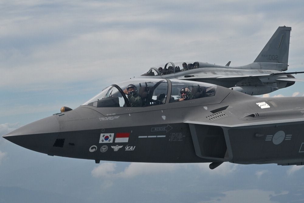 [포토] 韓 전투기 탄 UAE 국방차관 : zum 뉴스