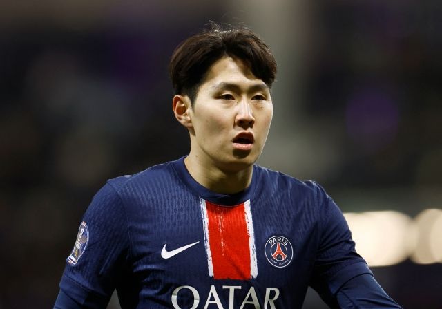 ‘초대박’ 이강인 환상 코너킥→파초 헤더→루이스 결승골! PSG, 툴루즈 원정서 1-0 진땀승…22G 무패 행진 [리그앙] : zum 뉴스