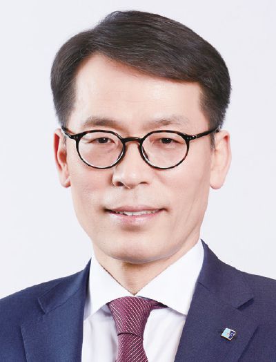 [대한민국 100대 CEO] 김성태 IBK기업은행장 | ‘국가 경제 활력 마중물’ 약속 지켜 : zum 뉴스