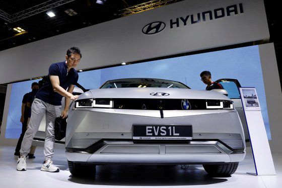 아이오닉5·EV6 질주…현대차그룹 전기차, 해외 판매 93% 급증 : ZUM 뉴스