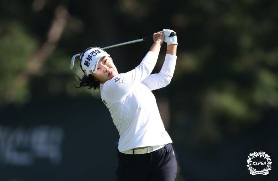 '풍성한 볼거리' 최종전까지 접전 펼치는 KLPGA 투어 : zum 뉴스