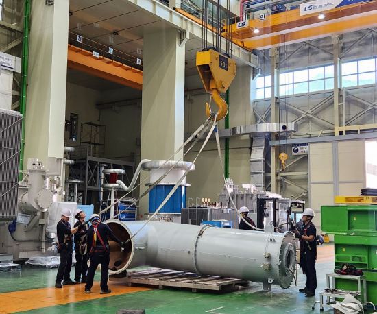 [르포]'후발주자 반란' 미국도 반했다…LS일렉트릭, HVDC로 초고압 변압기 판 뒤집기 : zum 뉴스