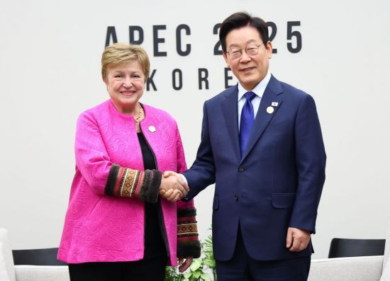 [경주APEC]IMF총재 "韓경제 내년 잠재성장률 수준 반등"…李 "미래 긍정적"(종합) : zum 뉴스