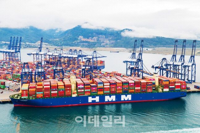 HMM, 국내 최초 '선박용 3D프린팅 시스템' 실증 : ZUM 뉴스