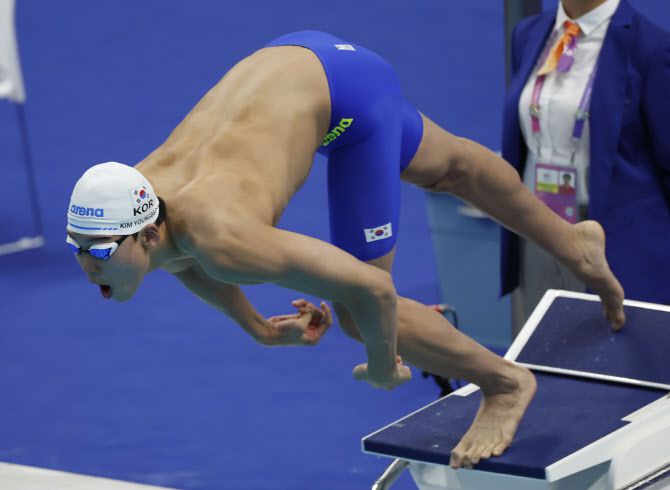 '2006년생 신예' 김영범, 황선우 제치고 자유형 100m 태극마크 : zum 뉴스