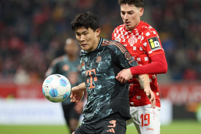 ‘경기력 비판’ 김민재·‘입지 불안’ 이강인, 나란히 EPL 향할까 : zum 뉴스