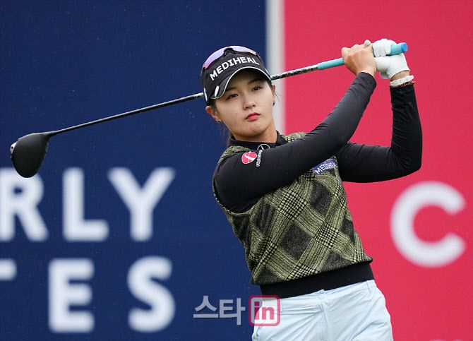 [골프in포토]박현경,부드러운 스윙 : ZUM 뉴스