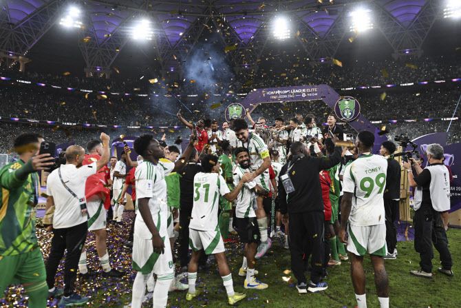 사우디 알아흘리, 가와사키 꺾고 ACLE 초대 우승...피르미누 MVP : zum 뉴스