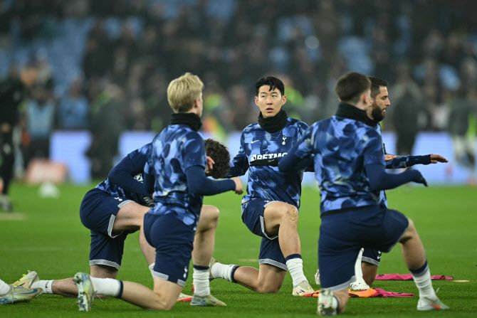 ‘어느새 한 달’ 손흥민, UEL 4강서 복귀 불발... “아직 준비 안 됐다” : zum 뉴스