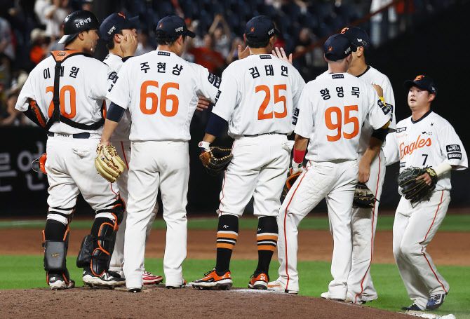 '야구의 봄이 왔다'...키워드로 돌아온 2025 KBO리그 전반기 : zum 뉴스