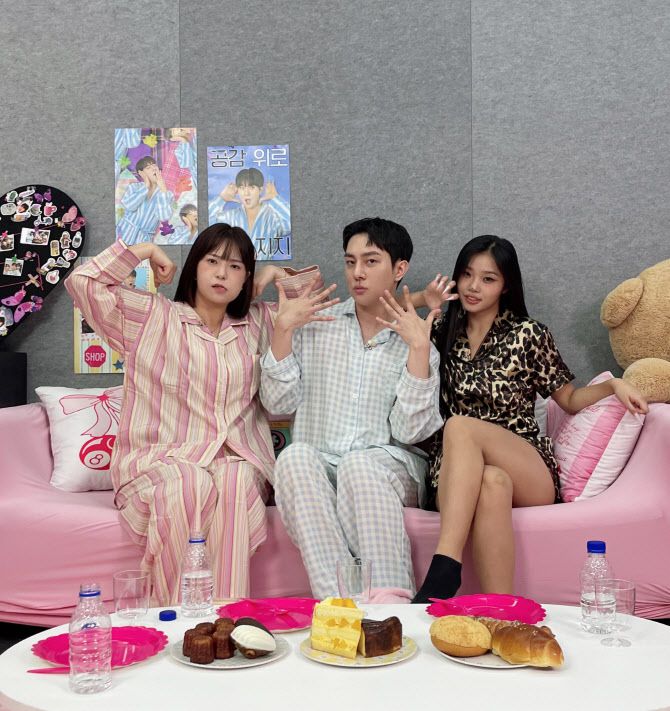 권또또 "NCT 마크, 춤 너무 잘춰… AI 틀어 놓은 줄" : zum 뉴스