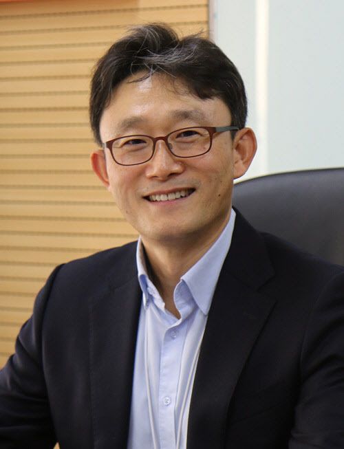KT CEO 후보들 “KT를 AI 인프라 기업으로”… SKT와 ‘국가 AI 전장’ 본격 돌입 : zum 뉴스