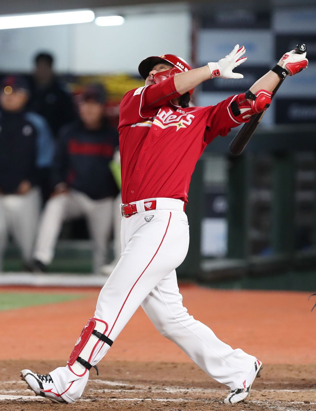 SSG 최정, 홈런 468호 신기록…이승엽 기록 넘어섰다 : zum 뉴스