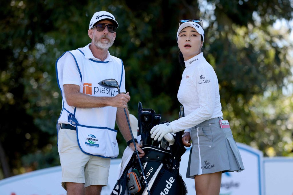 LPGA 윤이나, 8타 줄여 4위로... 선두와 2타 차 : zum 뉴스