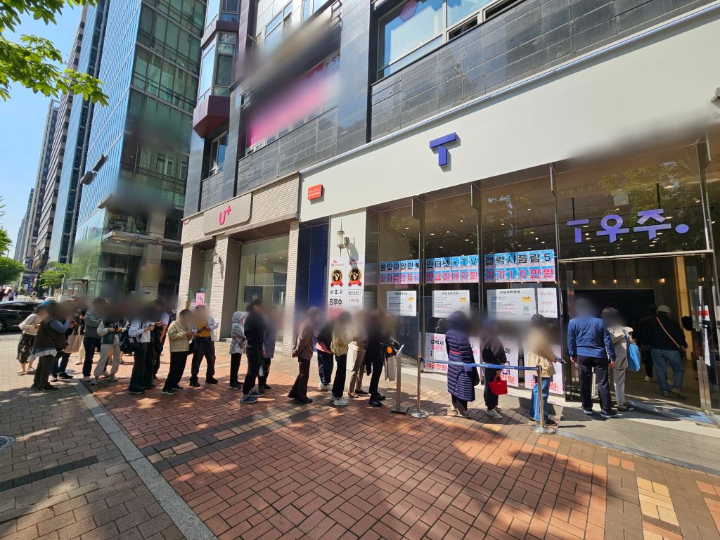 SKT “유심포맷 개발해 5월 중순 적용… 칩 교체와 동일효과” : ZUM 뉴스