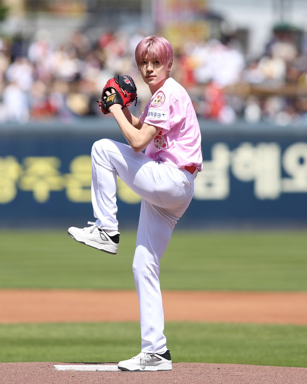 "갸린이날, 시온핑 왔어요!"…'NCT위시' 시온, 기아전 시구 : zum 뉴스