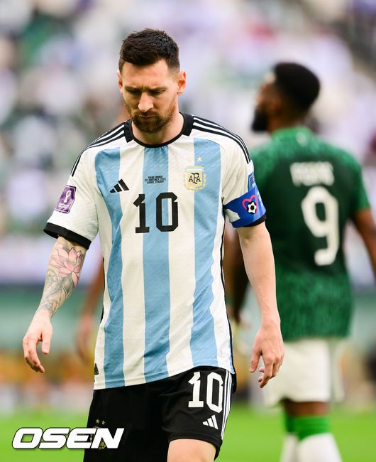 황금 축구화 신고 라스트댄스 꿈꾼 메시..사우디에 무릎을 꿇다 [박준형의 ZZOOM] : zum 뉴스