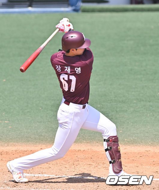 '155km 1자치명 유망주→타자 전향' 장재영, 프로 데뷔 첫 안타…'두산 마무리' 정철원 공략했다 [오!쎈 이천] : zum 뉴스