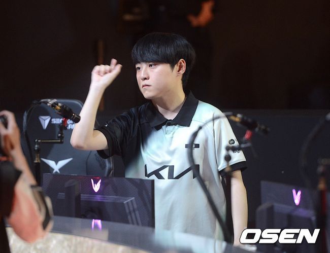 [LCK] DK, 체급의 힘 앞세워 PO 2R 농심전 기선 제압 : zum 뉴스