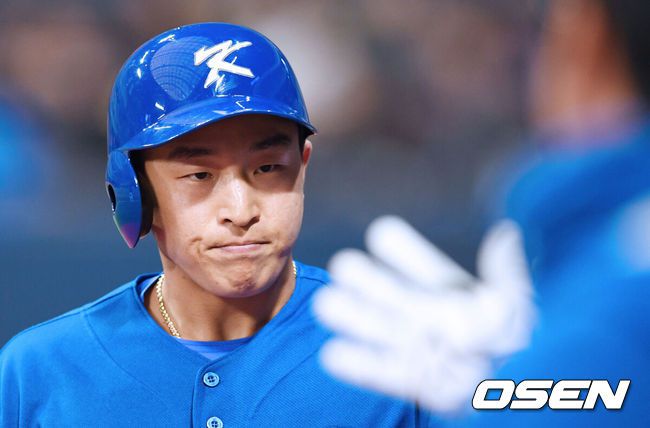 ‘내년 38세’ 韓안타왕도 WBC 간절하다, 8년 만에 대표팀 복귀 물었더니 “국대 유니폼 한 번 더 입어보고파” [오!쎈 인천공항] : zum 뉴스