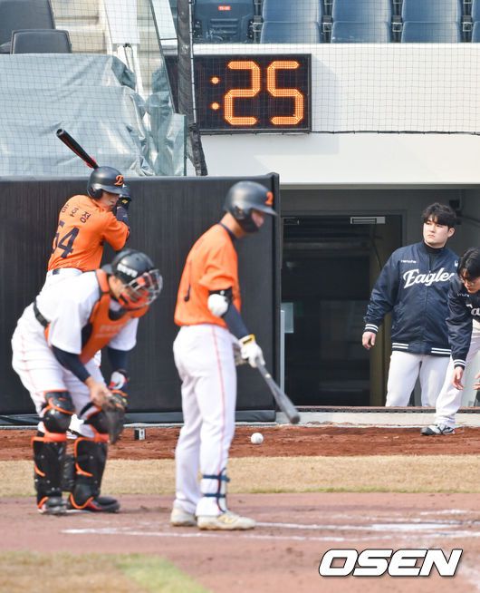 피치클락 정식 도입ABS존 하향 조정연장전 이닝 축소…2025 KBO 리그, 무엇이 달라지나 : zum 뉴스