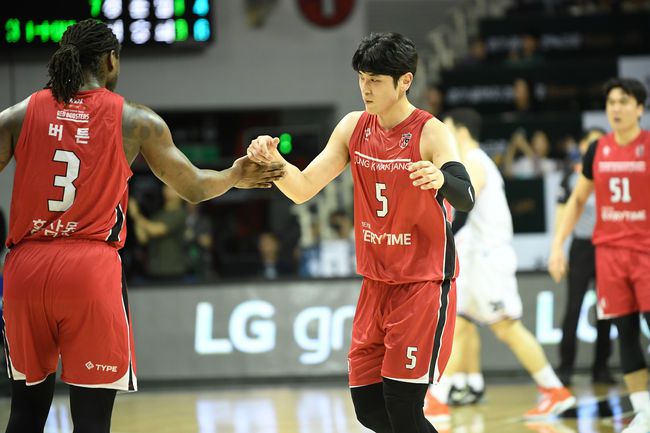 ‘6강 진출 현실이 됐다!’ 3연승 달린 정관장, KCC 대파…DB와 공동 6위 : zum 뉴스