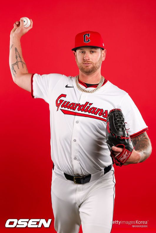 한국 다녀와서 출세했네, 연봉 3배 오르더니…KBO 역수출 최초, ML 개막전 선발까지 "성숙해졌다" : zum 뉴스