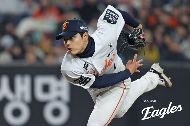 157km 던졌는데…2이닝 만에 조기 강판이라니, 추운 날씨 탓이었나→문동주 평균 구속 2km 감소했다 : zum 뉴스