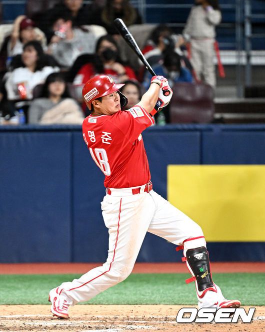 SSG, 연장 혈투 끝에 웃었다! 삼성 꺾고 하루 만에 2위 탈환 [대구 리뷰] : zum 뉴스