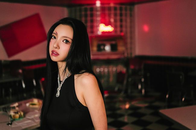 '데뷔 D-11' VVS, 리더 브리트니 공개…파격 그 이상의 파격 : zum 뉴스