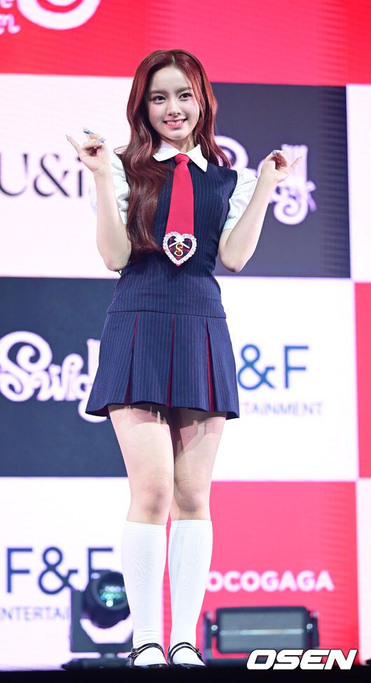 [사진]유니스 엘리시아, '반짝이는 미소와 함께' : zum 뉴스