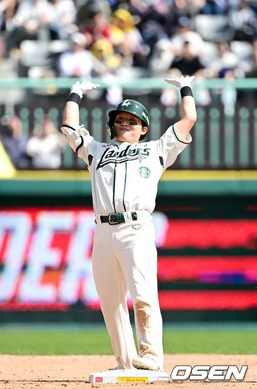 [사진]SSG 정준재 1타점 적시타, '신이 난다' : ZUM 뉴스