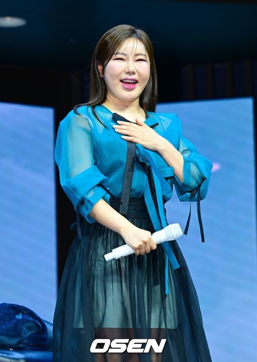 44kg 송가인 “TV서 뚱뚱하게 나와..실물 보면 왜 이렇게 작냐고”(송가인)[순간포착] : ZUM 뉴스