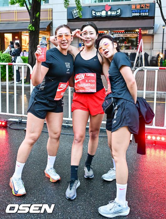 [사진]10K 완주한 미모의 여성 러너들 : ZUM 뉴스