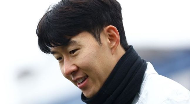 웃으며 돌아온 SON 기대감↑... 오늘(11일) 밤 EPL 출격 대기! 포스테코글루 "단 몇 분이라도 뛰는 것 기대" : zum 뉴스