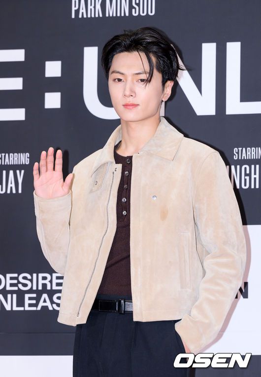 [사진]엔하이픈 제이,'멋진 손인사' : zum 뉴스