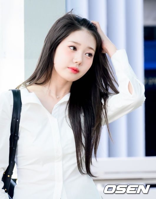 [사진]베이비몬스터 로라, '성숙한 언니미' : zum 뉴스