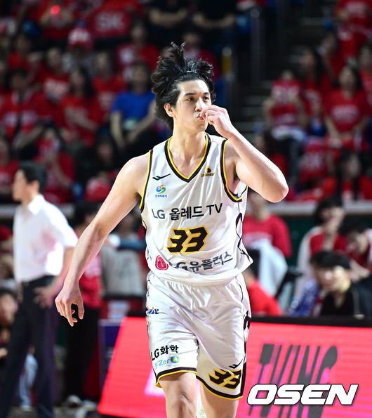 [사진]LG 칼 타마요, '잠실 침묵 시키는 3점슛' : ZUM 뉴스
