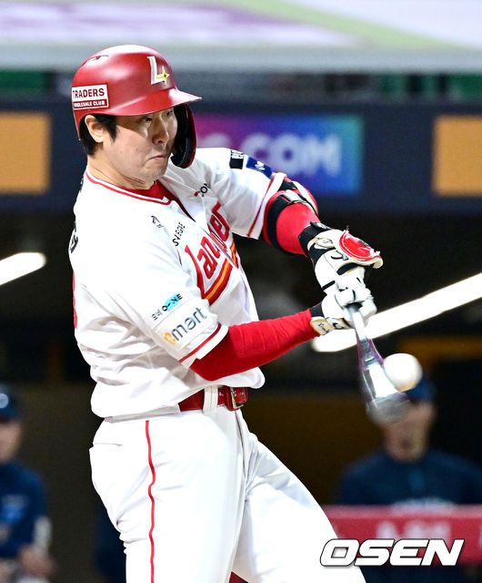 [사진]3안타 경기 펼치는 SSG 최정, '놓치지 않아' : ZUM 뉴스