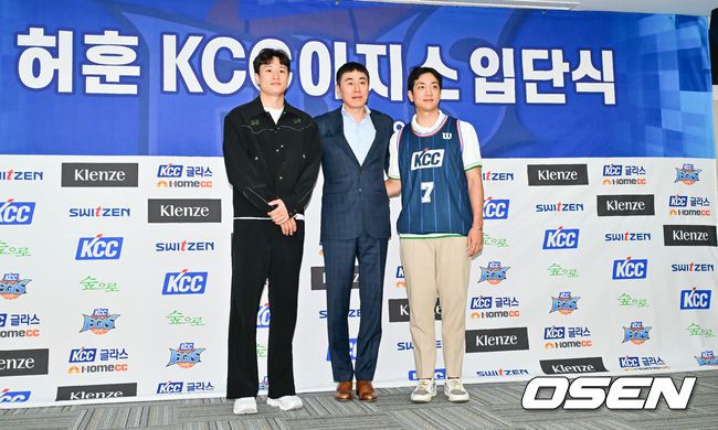 [사진]KCC 이상민 감독,''허훈-허웅 형제와 함께 올시즌 시작합니다' : ZUM 뉴스