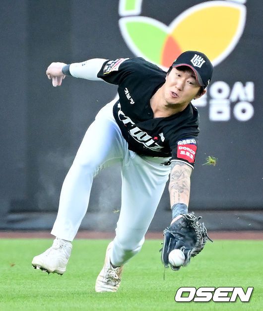 [사진]김민혁,'거의 잡았는데' : ZUM 뉴스