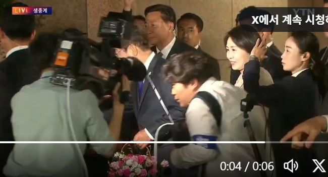 영부인 머리 친 기자?.."주의 줬다" MBN 사과에도 논란 일파만파 [Oh!쎈 이슈] : zum 뉴스