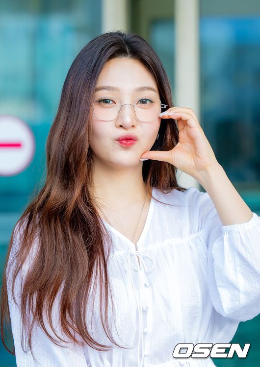 레드벨벳 조이, 10일 NC전에서 생애 첫 시구 : zum 뉴스