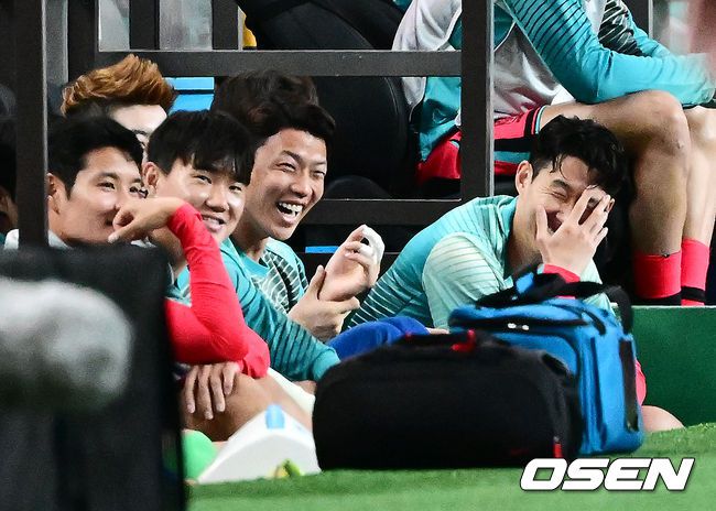 전광판에 비친 순간, 108dB... 경기장을 뒤흔든 손흥민[지형준의 Behind] : zum 뉴스