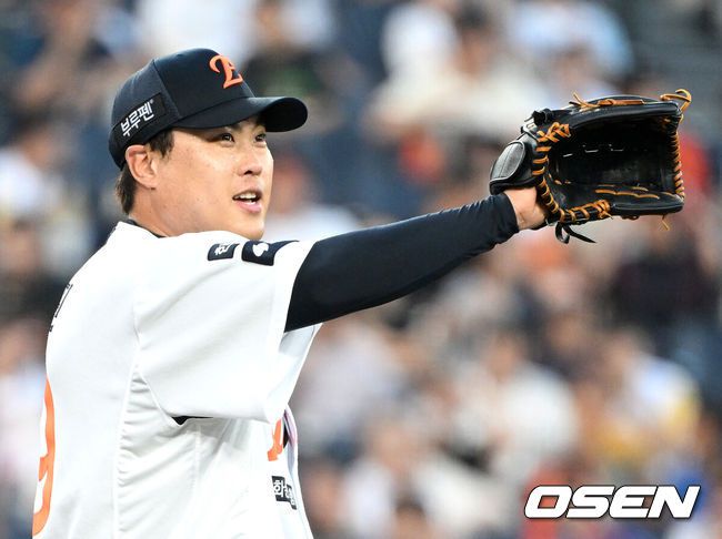 "PS 3선발은 내가 아니라…" 차원이 다른 류현진 품격, 문동주 밀어주고 감독·코치 부담도 덜어줬다 : zum 뉴스