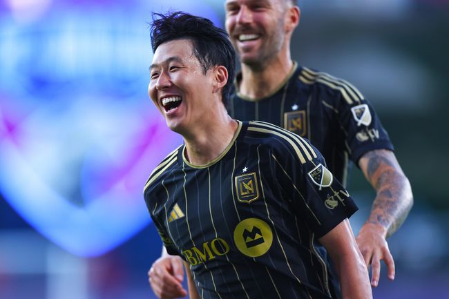 '전반 1골 1도움' 손흥민 진짜 미쳤다! 또 해트트릭할 기세...LAFC, 2-1 역전으로 솔트레이크전 전반 종료 : zum 뉴스